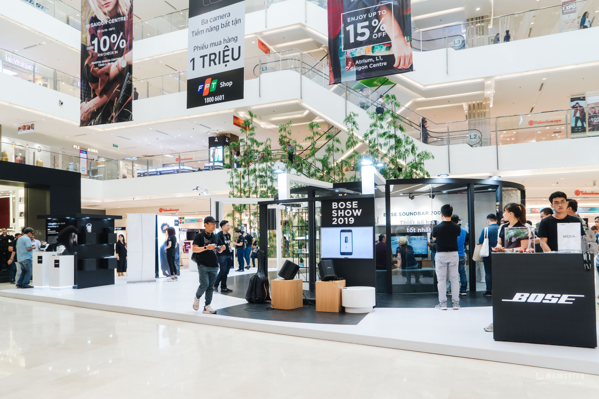 Mời bạn cùng xem những hình ảnh trong ngày đầu tiên diễn ra Bose Show ...