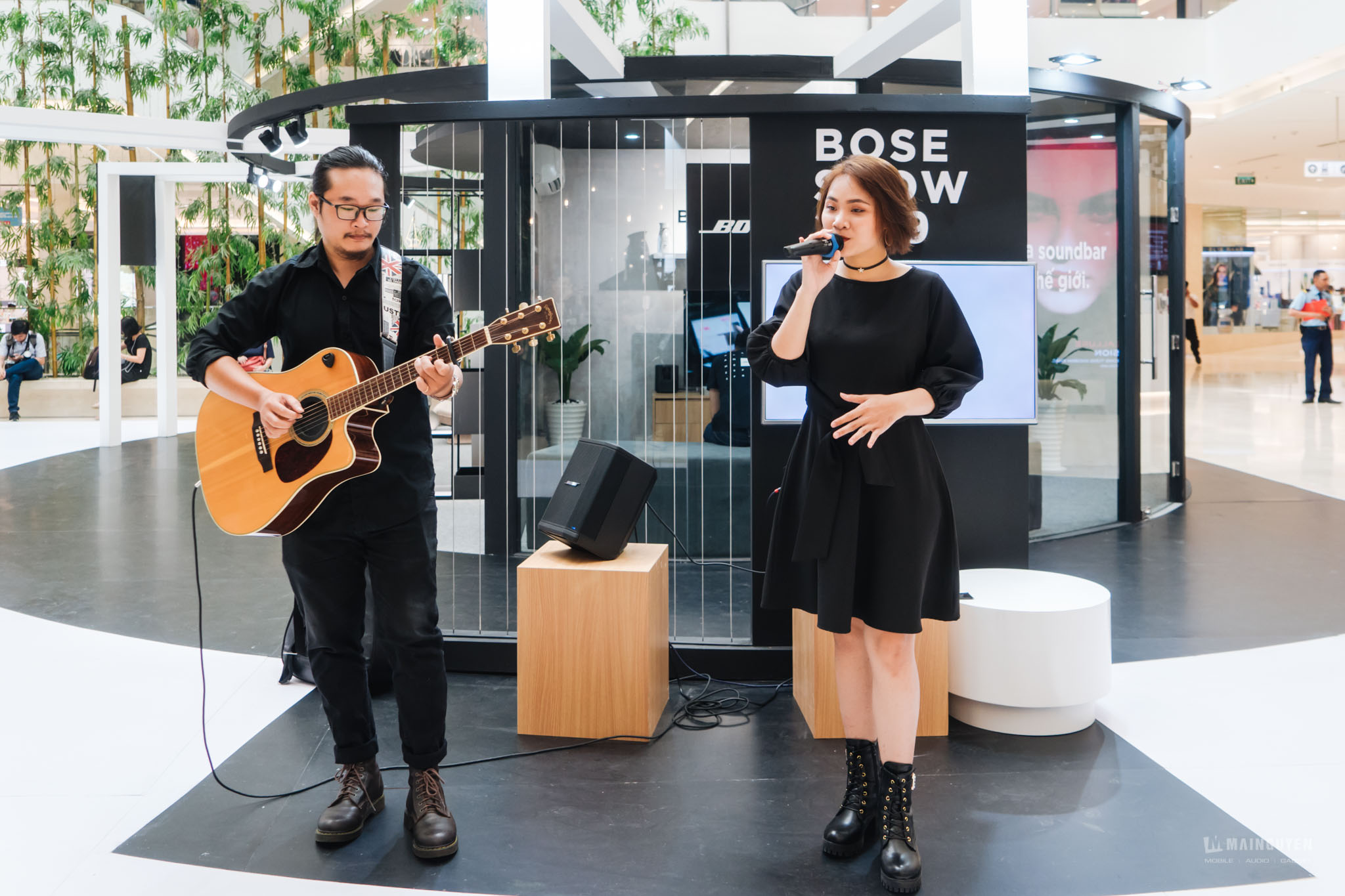 Mời bạn cùng xem những hình ảnh trong ngày đầu tiên diễn ra Bose Show ...