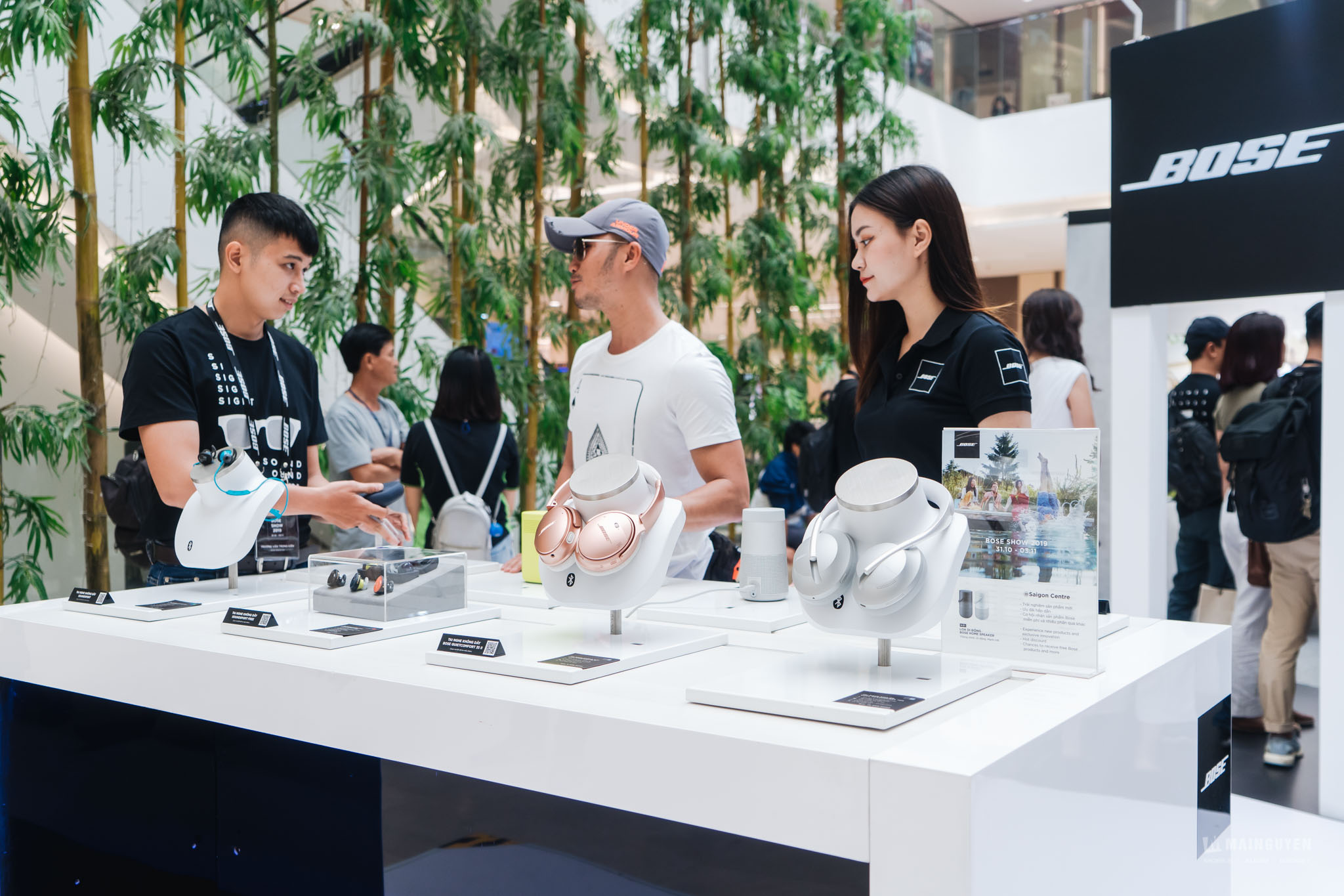 Mời bạn cùng xem những hình ảnh trong ngày đầu tiên diễn ra Bose Show ...