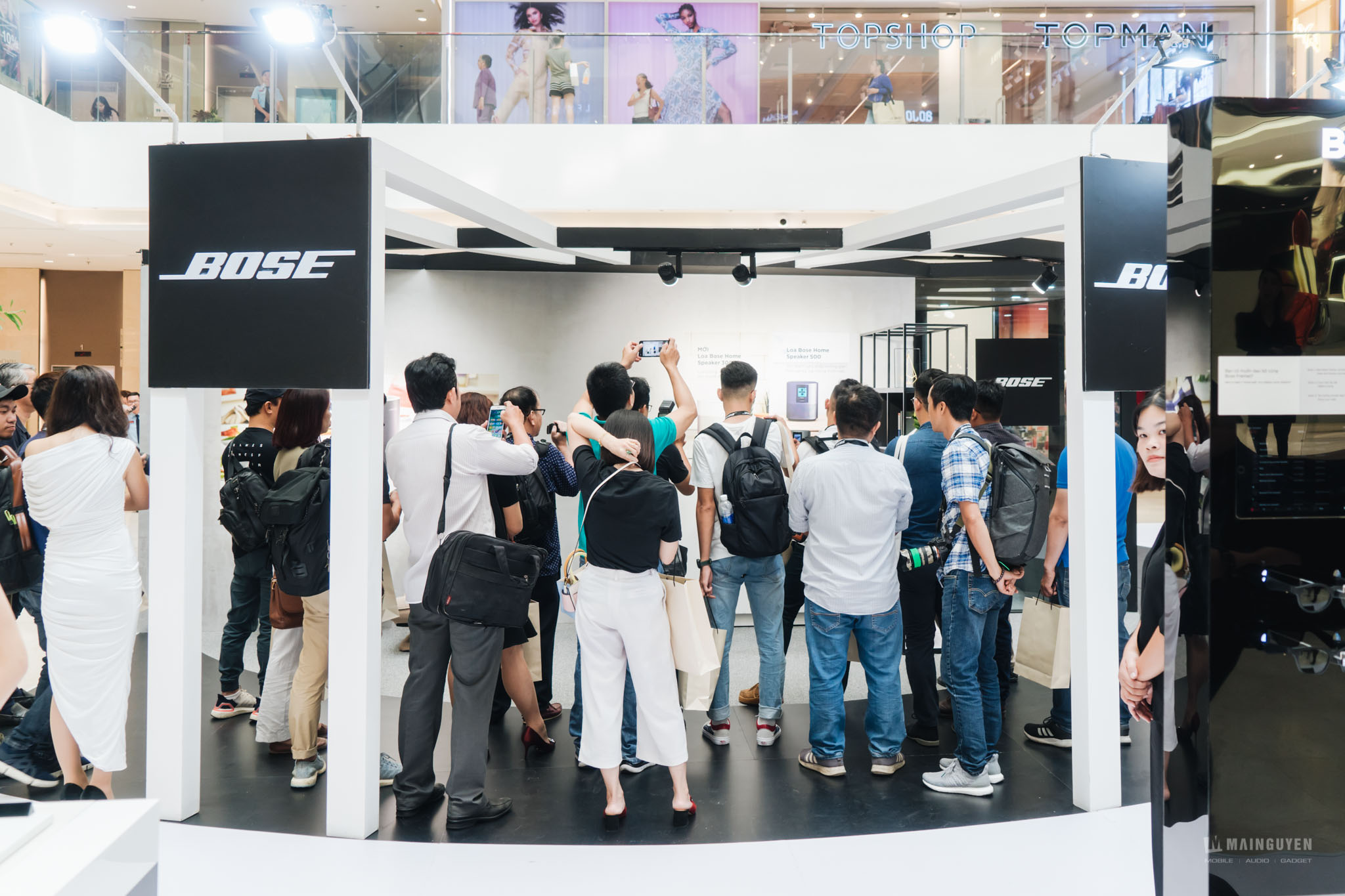 Mời bạn cùng xem những hình ảnh trong ngày đầu tiên diễn ra Bose Show ...